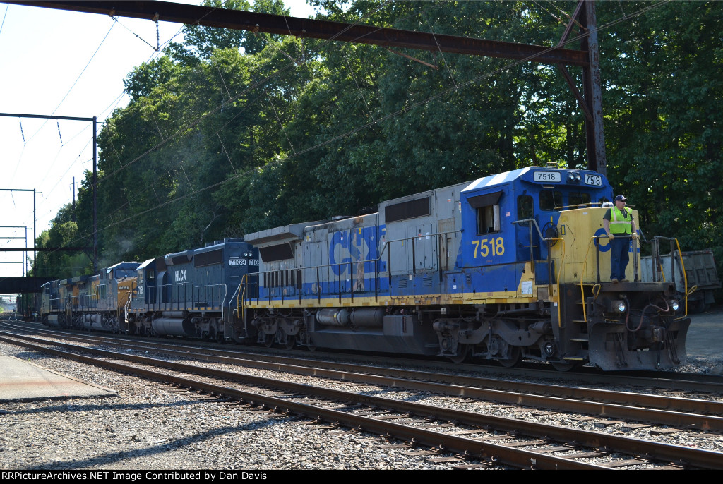 Q418-03 shoves towards Woodbourne Yard